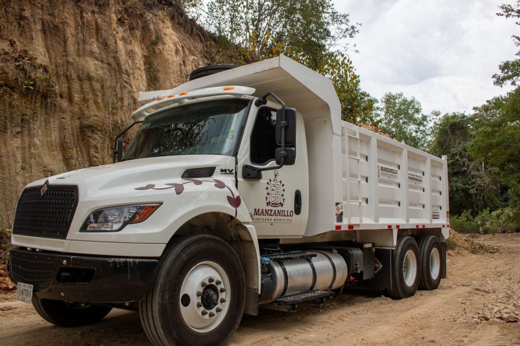 Gobierno de Rosi Bayardo rehabilita caminos rurales en La Rosa